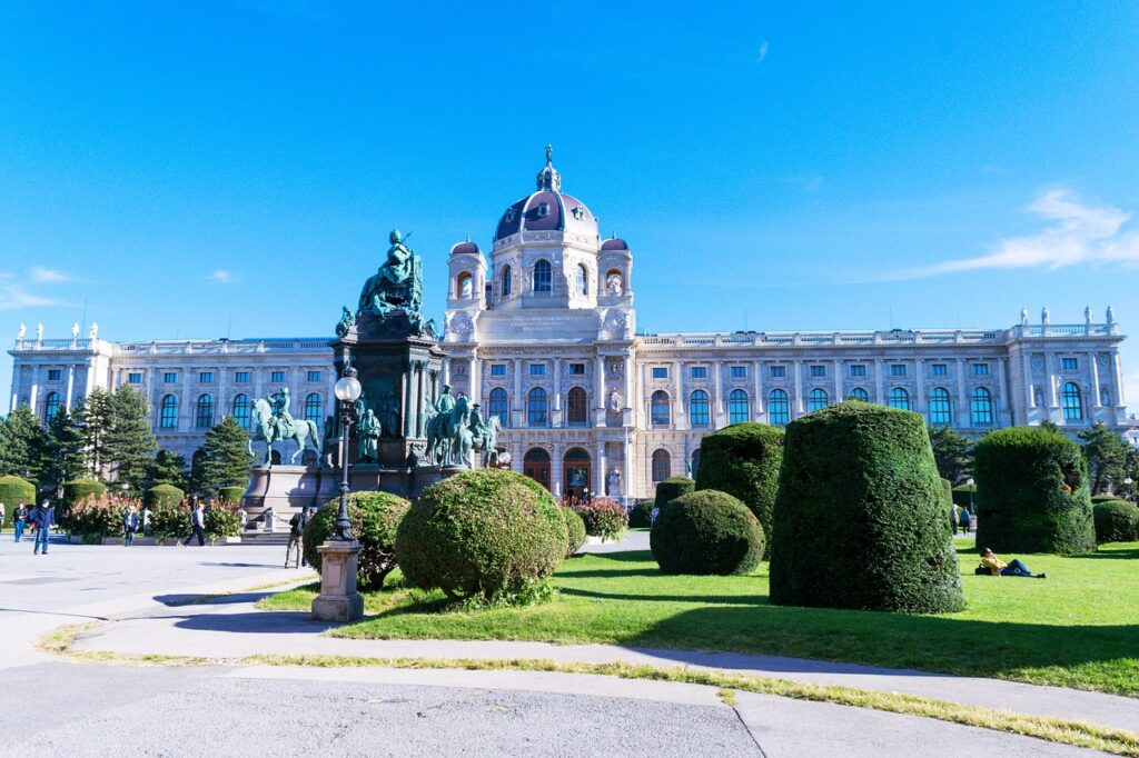 What Are The Top Tourist Attractions In Vienna? - RoamHops